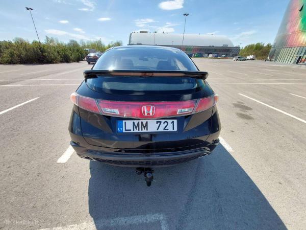Black Honda Civic 2008 in Siauliai, with an engine capacity of 2.20 L and mileage of 250 thousand km for 2200 €, photo 4 on AUTOMOTO.COM.LV