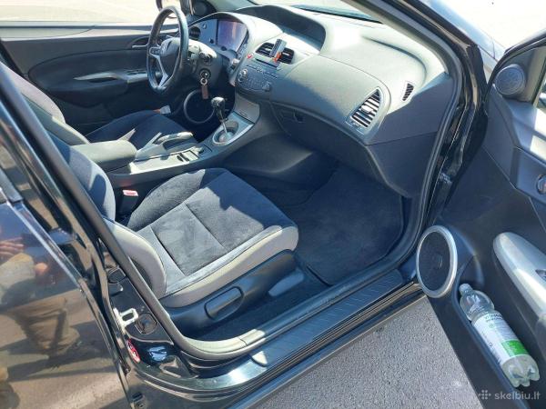 Black Honda Civic 2008 in Siauliai, with an engine capacity of 2.20 L and mileage of 250 thousand km for 2200 €, photo 9 on AUTOMOTO.COM.LV