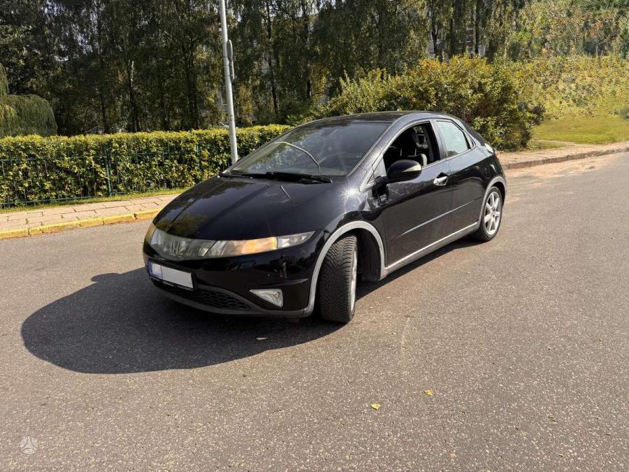 Melns Honda Civic 2008 Viļņa, ar dzinēja tilpumu 1.80 L un nobraukumu 264 tūkst. km par 3250 €, foto 1 vietnē AUTOMOTO.COM.LV