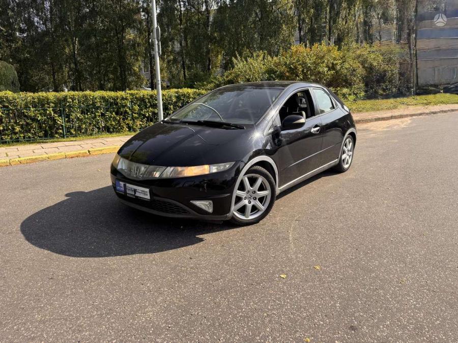 Melns Honda Civic 2008 Viļņa, ar dzinēja tilpumu 1.80 L un nobraukumu 264 tūkst. km par 3250 €, foto 3 vietnē AUTOMOTO.COM.LV