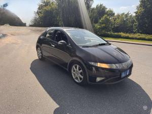 Melns Honda Civic 2008 Viļņa, ar dzinēja tilpumu 1.80 L un nobraukumu 264 tūkst. km par 3250 €, foto 5 vietnē AUTOMOTO.COM.LV