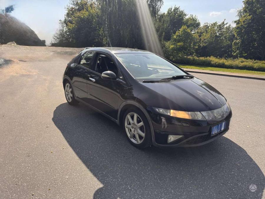 Melns Honda Civic 2008 Viļņa, ar dzinēja tilpumu 1.80 L un nobraukumu 264 tūkst. km par 3250 €, foto 5 vietnē AUTOMOTO.COM.LV