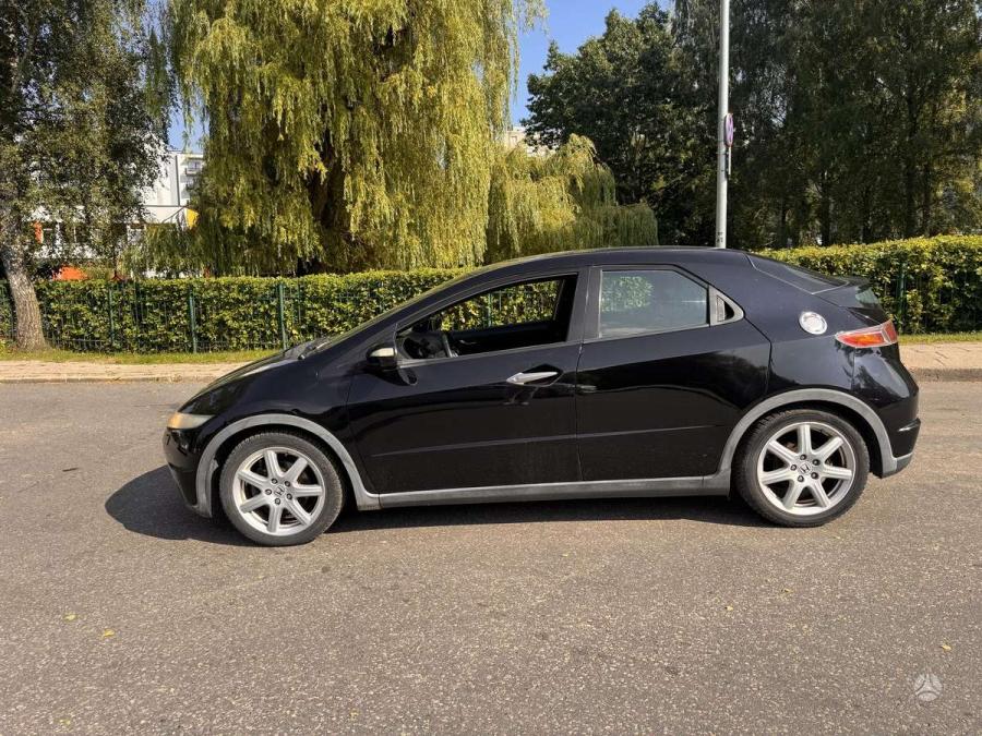 Melns Honda Civic 2008 Viļņa, ar dzinēja tilpumu 1.80 L un nobraukumu 264 tūkst. km par 3250 €, foto 9 vietnē AUTOMOTO.COM.LV