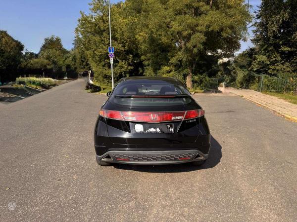 Black Honda Civic 2008 in Vilnius, with an engine capacity of 1.80 L and mileage of 264 thousand km for 3250 €, photo 9 on AUTOMOTO.COM.LV