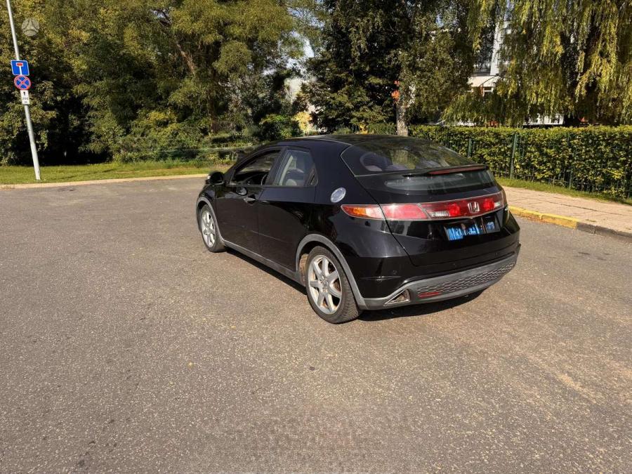 Melns Honda Civic 2008 Viļņa, ar dzinēja tilpumu 1.80 L un nobraukumu 264 tūkst. km par 3250 €, foto 11 vietnē AUTOMOTO.COM.LV