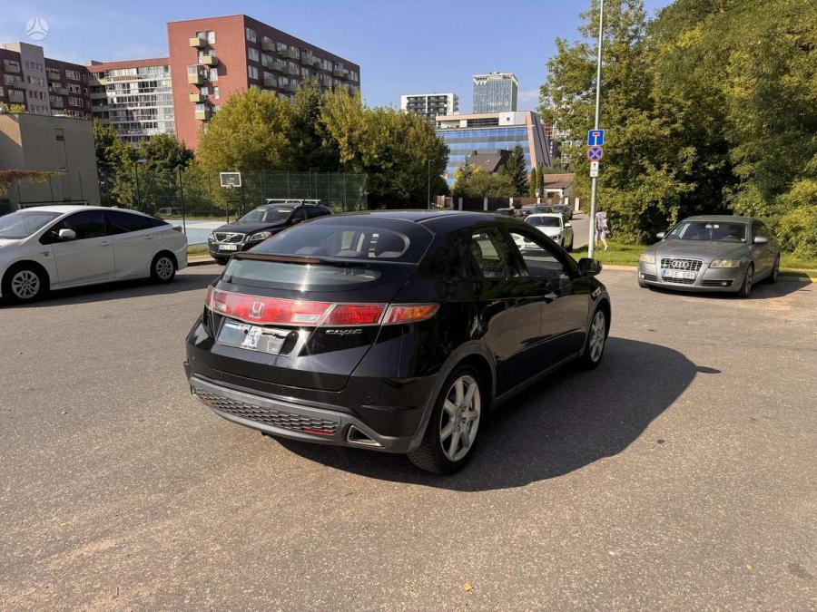 Melns Honda Civic 2008 Viļņa, ar dzinēja tilpumu 1.80 L un nobraukumu 264 tūkst. km par 3250 €, foto 12 vietnē AUTOMOTO.COM.LV