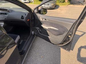 Melns Honda Civic 2008 Viļņa, ar dzinēja tilpumu 1.80 L un nobraukumu 264 tūkst. km par 3250 €, foto 15 vietnē AUTOMOTO.COM.LV