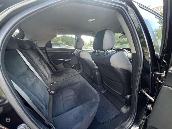Black Honda Civic 2008 in Vilnius, with an engine capacity of 1.80 L and mileage of 226 thousand km for 3300 €, photo 9 on AUTOMOTO.COM.LV