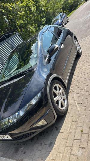 Black Honda Civic 2008 in Vilnius, with an engine capacity of 1.80 L and mileage of 230 thousand km for 2916 €, photo 3 on AUTOMOTO.COM.LV