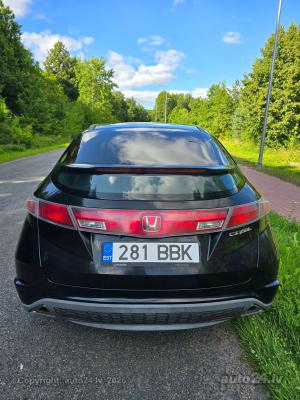 Melns Honda Civic 2008 Tallina, ar dzinēja tilpumu 1.80 L un nobraukumu 301 tūkst. km par 3200 €, foto 5 vietnē AUTOMOTO.COM.LV