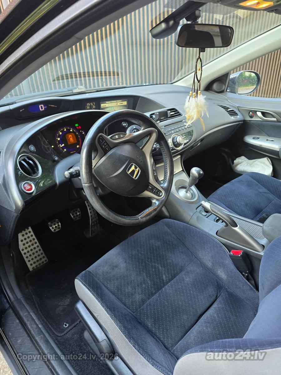 Melns Honda Civic 2008 Tallina, ar dzinēja tilpumu 1.80 L un nobraukumu 301 tūkst. km par 3200 €, foto 12 vietnē AUTOMOTO.COM.LV