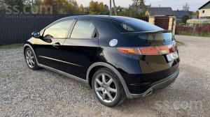 Melns Honda Civic 2008 Rēzekne, ar dzinēja tilpumu 2.20 L un nobraukumu 258 tūkst. km par 1950 €, foto 4 vietnē AUTOMOTO.COM.LV