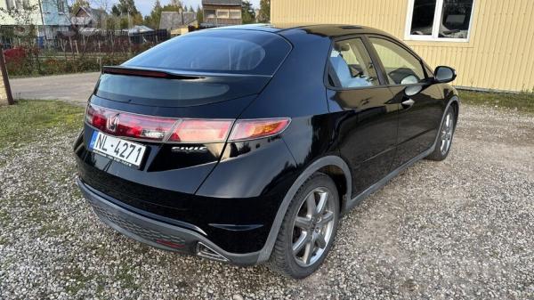 Honda Civic 2008 in Rezekne on AUTOMOTO.COM.LV Black Honda Civic 2008 in Rezekne, with an engine capacity of 2.20 L and mileage of 258 thousand km for 1950 €, photo 5 on AUTOMOTO.COM.LV