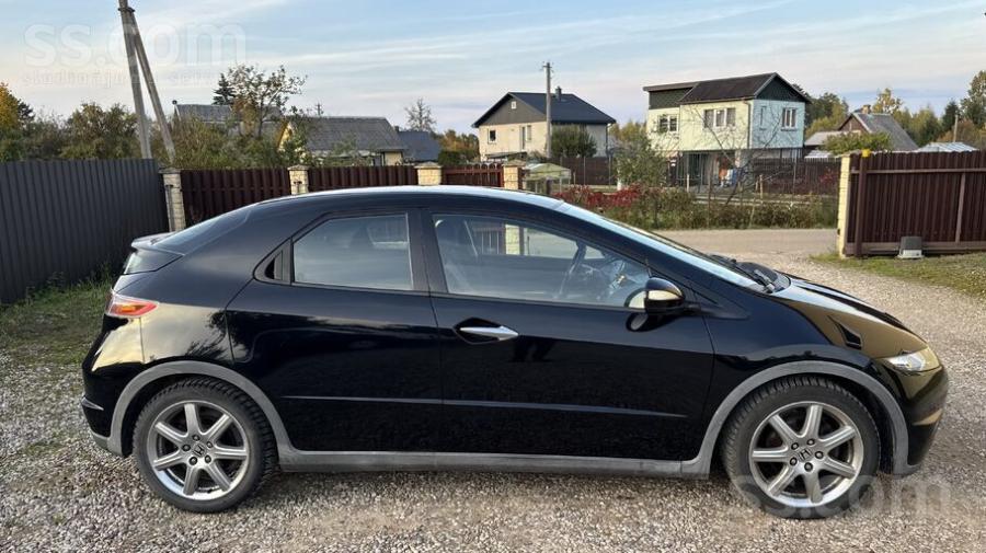 Melns Honda Civic 2008 Rēzekne, ar dzinēja tilpumu 2.20 L un nobraukumu 258 tūkst. km par 1950 €, foto 6 vietnē AUTOMOTO.COM.LV