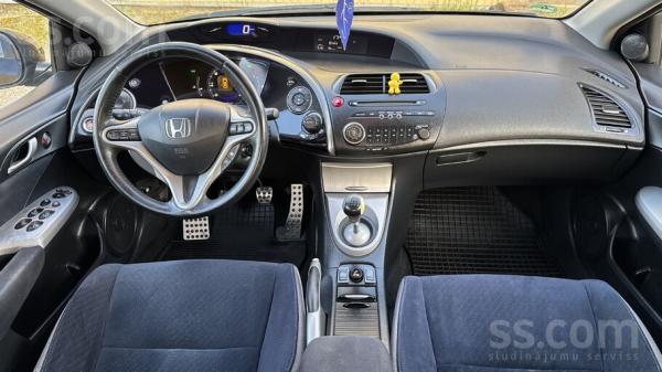 Honda Civic 2008 in Rezekne on AUTOMOTO.COM.LV Black Honda Civic 2008 in Rezekne, with an engine capacity of 2.20 L and mileage of 258 thousand km for 1950 €, photo 10 on AUTOMOTO.COM.LV