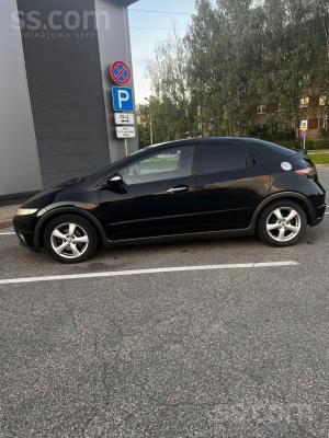 Melns Honda Civic 2009 Rīga, ar dzinēja tilpumu 1.30 L un nobraukumu 395 tūkst. km par 1300 €, foto 3 vietnē AUTOMOTO.COM.LV