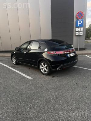 Melns Honda Civic 2009 Rīga, ar dzinēja tilpumu 1.30 L un nobraukumu 395 tūkst. km par 1300 €, foto 4 vietnē AUTOMOTO.COM.LV