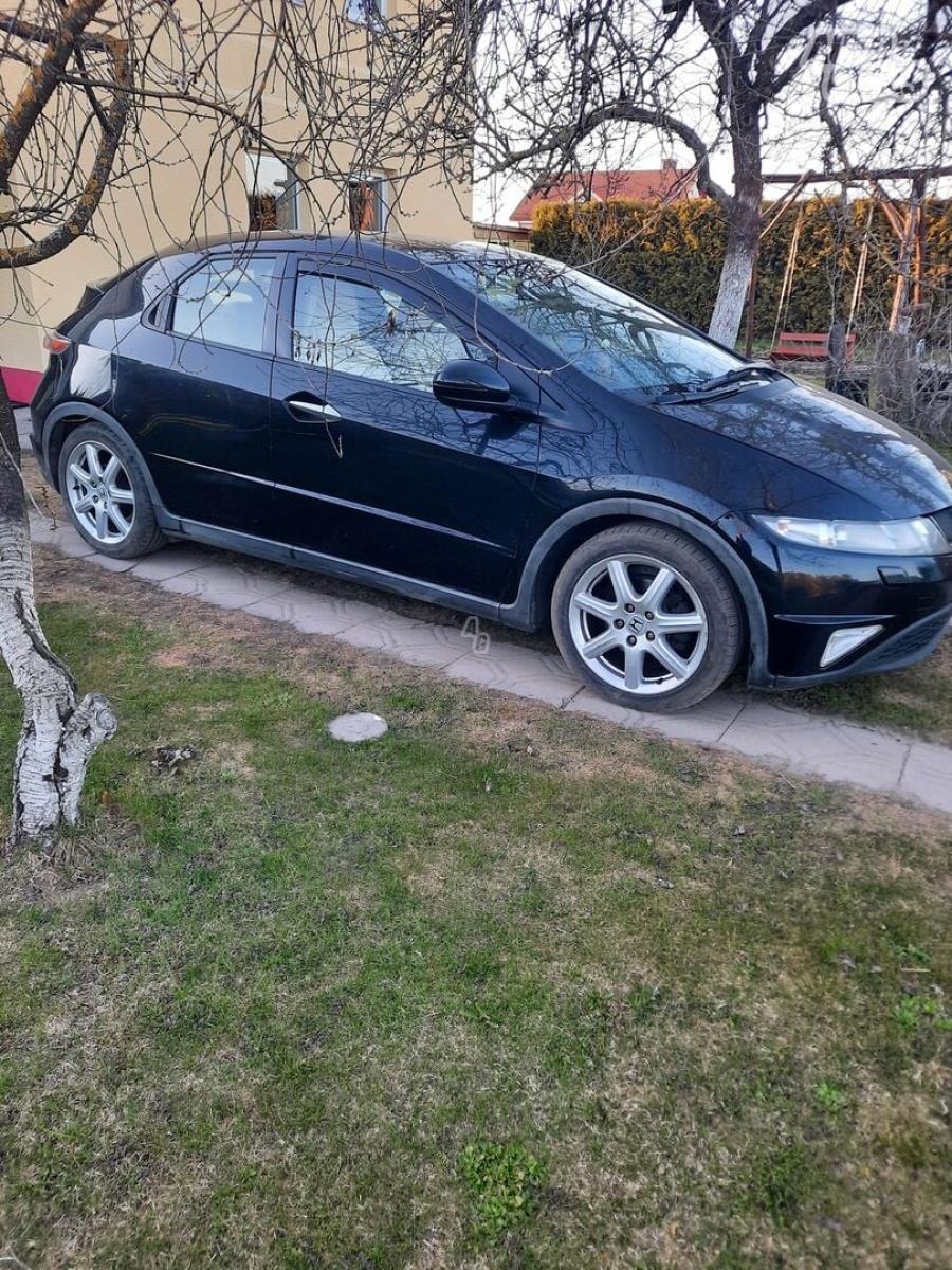 Melns Honda Civic 2009 Panevēža, ar dzinēja tilpumu 0.10 L un nobraukumu 300 tūkst. km par 2600 €, foto 14 vietnē AUTOMOTO.COM.LV
