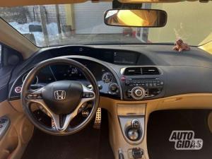 Melns Honda Civic 2009 Panevēža, ar dzinēja tilpumu 0.10 L un nobraukumu 300 tūkst. km par 2600 €, foto 16 vietnē AUTOMOTO.COM.LV