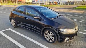 Black Honda Civic 2009 in Riga, with an engine capacity of 1.80 L and mileage of 300 thousand km for 1400 €, photo 5 on AUTOMOTO.COM.LV