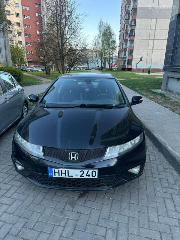 Melns Honda Civic 2009 Viļņa, ar dzinēja tilpumu 1.80 L un nobraukumu 275 tūkst. km par 1700 €, foto 4 vietnē AUTOMOTO.COM.LV