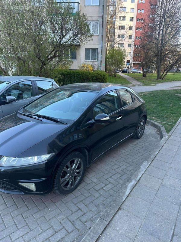 Melns Honda Civic 2009 Viļņa, ar dzinēja tilpumu 1.80 L un nobraukumu 275 tūkst. km par 1700 €, foto 5 vietnē AUTOMOTO.COM.LV