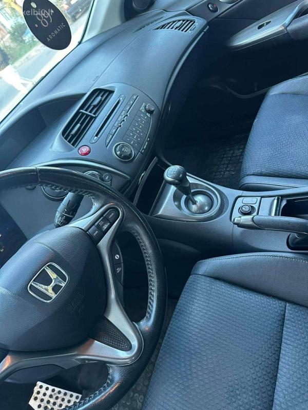 Melns Honda Civic 2009 Viļņa, ar dzinēja tilpumu 1.80 L un nobraukumu 275 tūkst. km par 1700 €, foto 7 vietnē AUTOMOTO.COM.LV