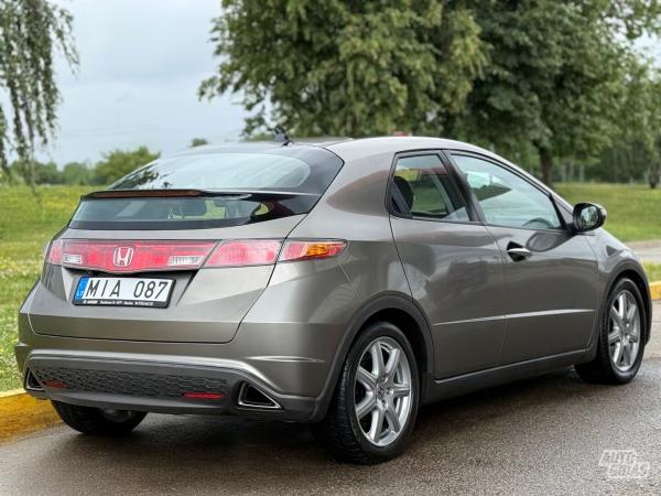 Black Honda Civic 2009 in Kaunas, with an engine capacity of 2.20 L and mileage of 282 thousand km for 3000 €, photo 3 on AUTOMOTO.COM.LV