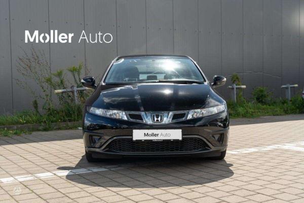 Honda Civic 2009 in Vilnius on AUTOMOTO.COM.LV Black Honda Civic 2009 in Vilnius, with an engine capacity of 1.30 L and mileage of 187 thousand km for 4900 €, photo 3 on AUTOMOTO.COM.LV