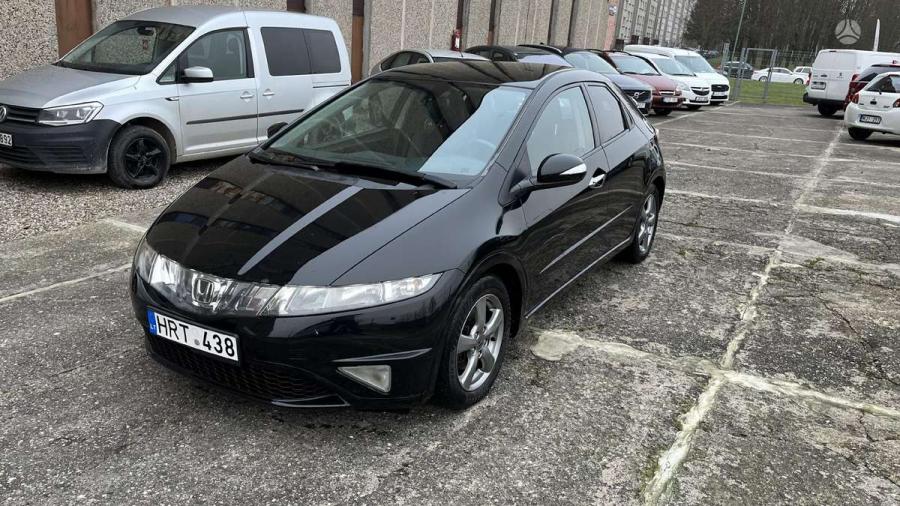 Black Honda Civic 2010 in Klaipeda, with an engine capacity of 1.40 L and mileage of 152 thousand km for 3950 €, photo 3 on AUTOMOTO.COM.LV