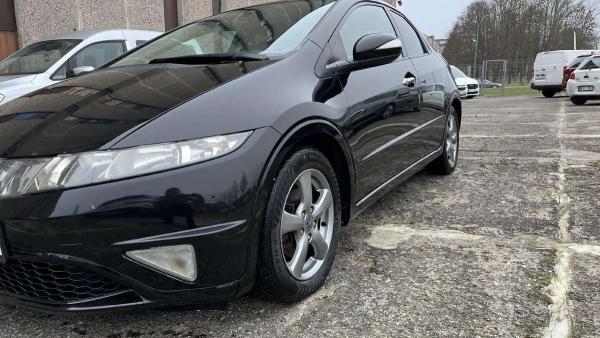 Black Honda Civic 2010 in Klaipeda, with an engine capacity of 1.40 L and mileage of 152 thousand km for 3950 €, photo 9 on AUTOMOTO.COM.LV