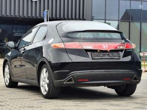 Black Honda Civic 2010 in Siauliai, with an engine capacity of 1.80 L and mileage of 209 thousand km for 4650 €, photo 3 on AUTOMOTO.COM.LV