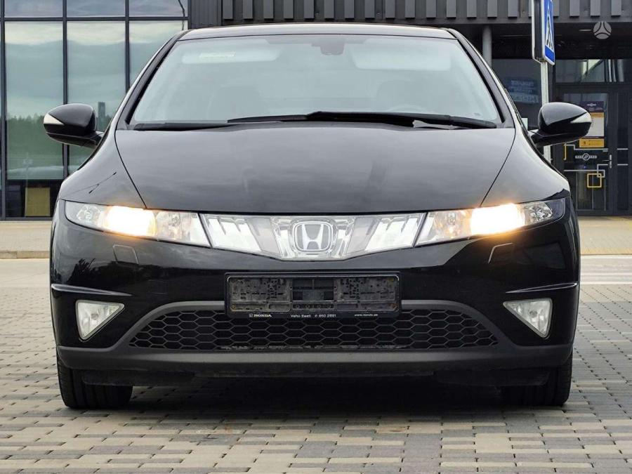 Black Honda Civic 2010 in Siauliai, with an engine capacity of 1.80 L and mileage of 209 thousand km for 4650 €, photo 8 on AUTOMOTO.COM.LV