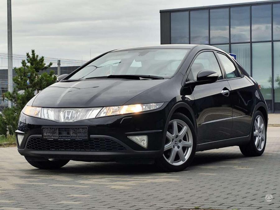Black Honda Civic 2010 in Siauliai, with an engine capacity of 1.80 L and mileage of 209 thousand km for 4650 €, photo 9 on AUTOMOTO.COM.LV
