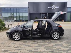 Black Honda Civic 2010 in Siauliai, with an engine capacity of 1.80 L and mileage of 209 thousand km for 4650 €, photo 13 on AUTOMOTO.COM.LV