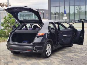 Black Honda Civic 2010 in Siauliai, with an engine capacity of 1.80 L and mileage of 209 thousand km for 4650 €, photo 16 on AUTOMOTO.COM.LV