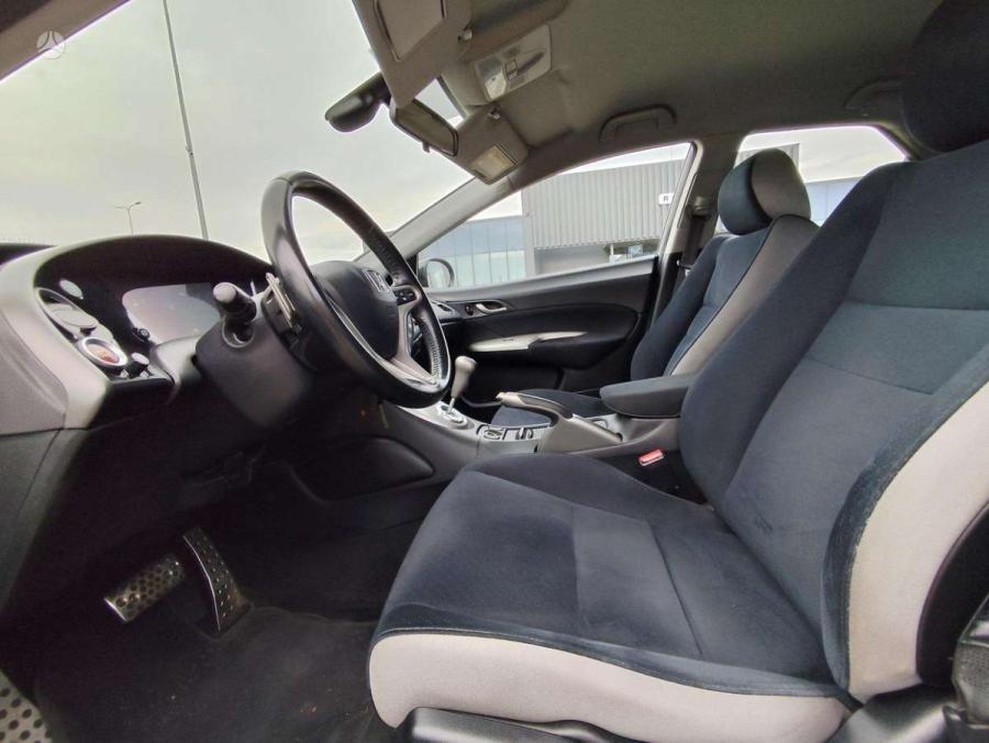 Black Honda Civic 2010 in Siauliai, with an engine capacity of 1.80 L and mileage of 209 thousand km for 4650 €, photo 18 on AUTOMOTO.COM.LV
