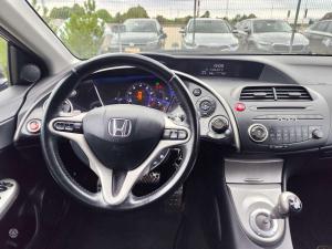Black Honda Civic 2010 in Siauliai, with an engine capacity of 1.80 L and mileage of 209 thousand km for 4650 €, photo 20 on AUTOMOTO.COM.LV