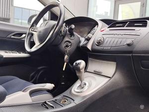 Black Honda Civic 2010 in Siauliai, with an engine capacity of 1.80 L and mileage of 209 thousand km for 4650 €, photo 21 on AUTOMOTO.COM.LV