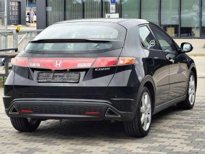 Black Honda Civic 2010 in Siauliai, with an engine capacity of 1.80 L and mileage of 209 thousand km for 4650 €, photo 28 on AUTOMOTO.COM.LV