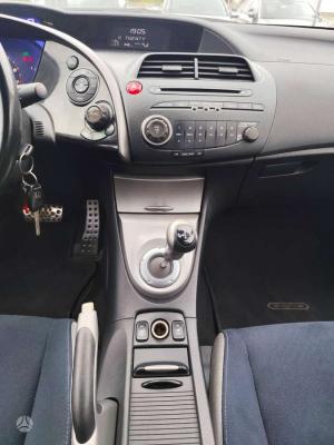 Black Honda Civic 2010 in Siauliai, with an engine capacity of 1.80 L and mileage of 209 thousand km for 4650 €, photo 32 on AUTOMOTO.COM.LV