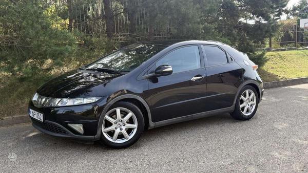 Хонда Цивик 2010 в Вильнюс на AUTOMOTO.COM.LV Черный Хонда Цивик 2010 в Вильнюс, объемом двигателя 1.80 л и пробегом 230 тыс. км за 3450 €, фото 4 на AUTOMOTO.COM.LV