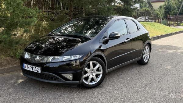 Хонда Цивик 2010 в Вильнюс на AUTOMOTO.COM.LV Черный Хонда Цивик 2010 в Вильнюс, объемом двигателя 1.80 л и пробегом 230 тыс. км за 3450 €, фото 6 на AUTOMOTO.COM.LV