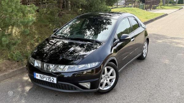 Хонда Цивик 2010 в Вильнюс на AUTOMOTO.COM.LV Черный Хонда Цивик 2010 в Вильнюс, объемом двигателя 1.80 л и пробегом 230 тыс. км за 3450 €, фото 7 на AUTOMOTO.COM.LV