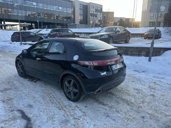Melns Honda Civic 2011 Viļņa, ar dzinēja tilpumu 1.34 L un nobraukumu 268 tūkst. km par 2450 €, foto 6 vietnē AUTOMOTO.COM.LV