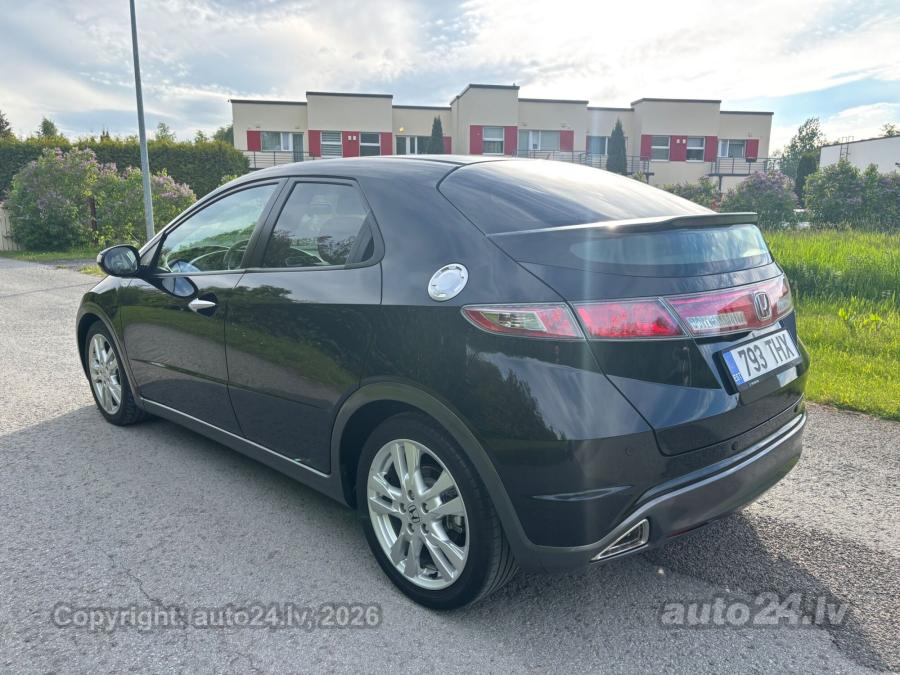 Melns Honda Civic 2011 Tallina, ar dzinēja tilpumu 1.80 L un nobraukumu 160 tūkst. km par 5490 €, foto 5 vietnē AUTOMOTO.COM.LV