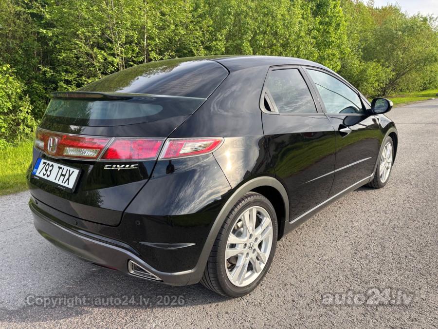 Melns Honda Civic 2011 Tallina, ar dzinēja tilpumu 1.80 L un nobraukumu 160 tūkst. km par 5490 €, foto 7 vietnē AUTOMOTO.COM.LV