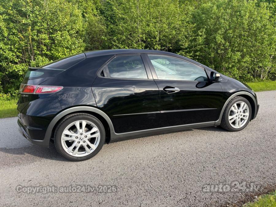 Melns Honda Civic 2011 Tallina, ar dzinēja tilpumu 1.80 L un nobraukumu 160 tūkst. km par 5490 €, foto 8 vietnē AUTOMOTO.COM.LV