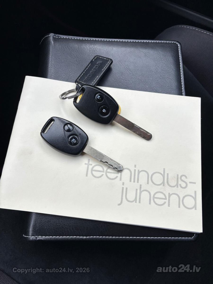 Melns Honda Civic 2011 Tallina, ar dzinēja tilpumu 1.80 L un nobraukumu 160 tūkst. km par 5490 €, foto 30 vietnē AUTOMOTO.COM.LV