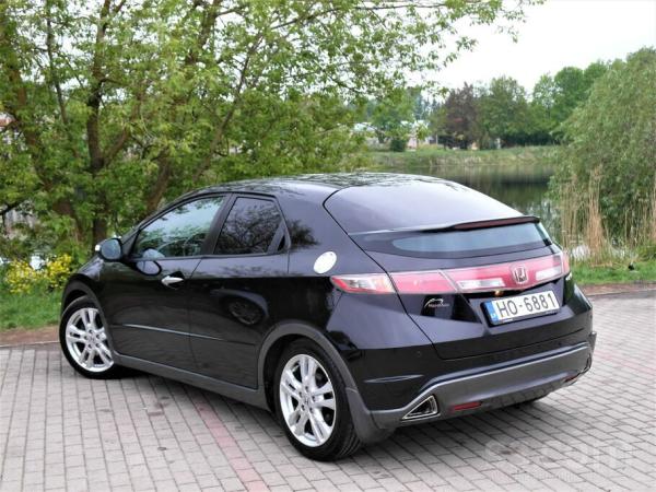 Черный Хонда Цивик 2011 в Рига, объемом двигателя 1.80 л и пробегом 203 тыс. км за 3350 €, фото 3 на AUTOMOTO.COM.LV